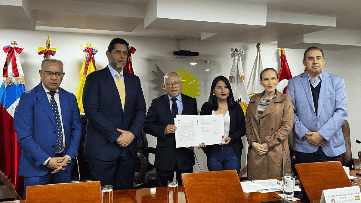 ACIET firma convenio con el Parlamento Andino